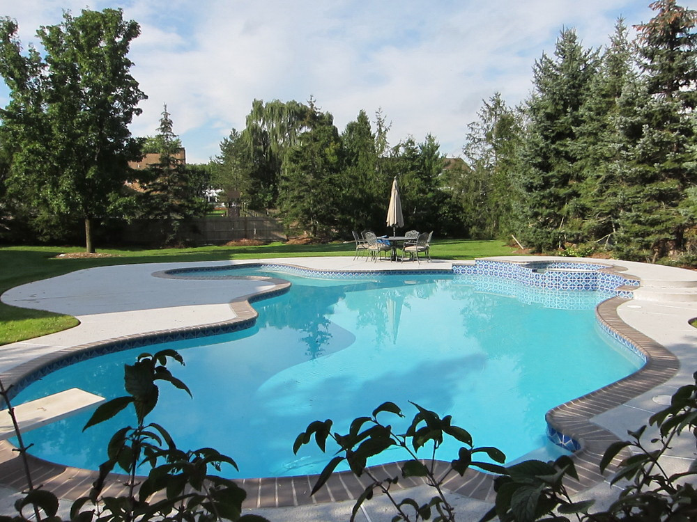 Plantation Red Brick Clay Pool Coping with Safety Grip | 12 1/2 in. x 3 ...