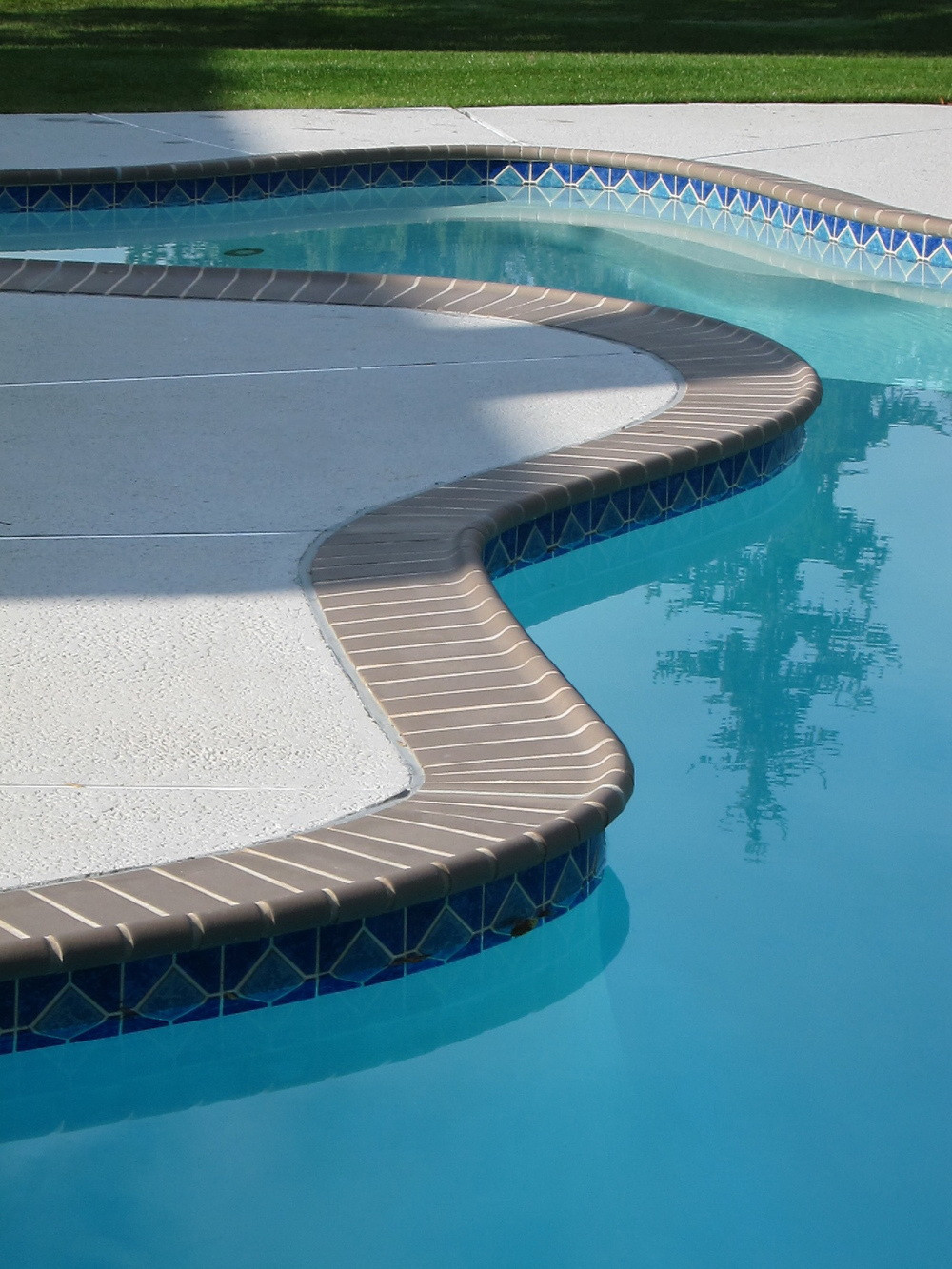 Plantation Red Brick Clay Pool Coping with Safety Grip | 12 1/2 in. x 3 ...